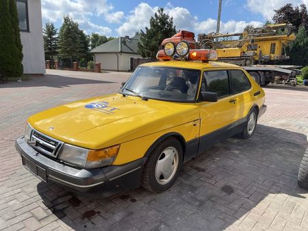 yellow saab