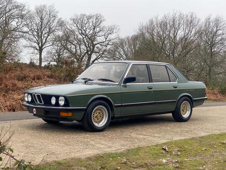 e28 dark green