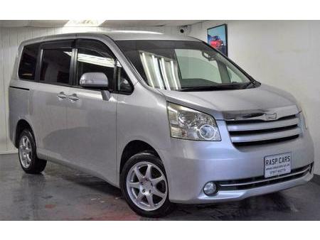 TOYOTA VOXY toyota-voxy-noah-2-0-automatic-5-seater-mini-camper-van ...