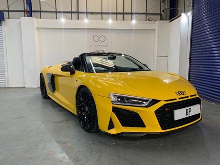 Audi R8 Spyder Yellow