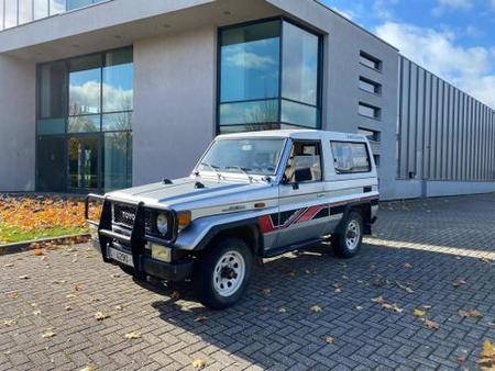 TOYOTA LAND CRUISER toyota-land-cruiser-2-5-td-bj-hzj-73-frp-oldtimers occasion - Le Parking