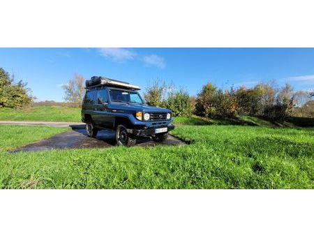 TOYOTA LAND CRUISER toyota land cruiser hzj 71 buschtaxi dachzelt landcruiser occasion - Le Parking