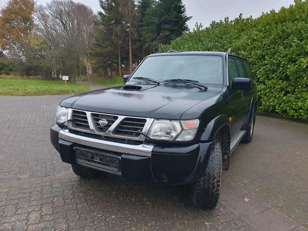NISSAN PATROL nissan-patrol-lounge-3-0-diesel-4x4-7-sitzen-klimaanlage ...