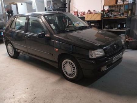 RENAULT CLIO clio-1-baccarat-1-8-premiere-main Used - the parking