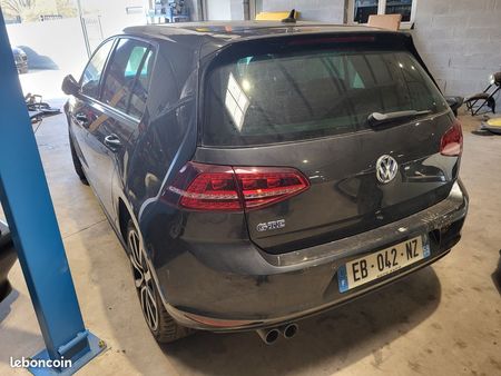 VOLKSWAGEN GOLF volkswagen-golf-7-gte-accidentee Used - the parking