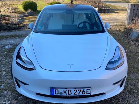 TESLA MODEL 3 tesla-model-3-allradantrieb-mit-dualmotor-long-ran ...