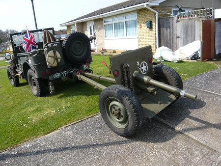 WILLYS MB 1942 willys jeep and replica field gun Used - the parking