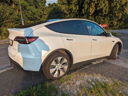 TESLA MODEL Y tesla model y maximum range dual motor awd jahreswagen ...