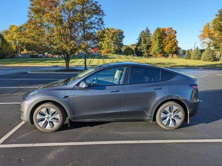 TESLA MODEL Y 2023-tesla-model-y-awd-standard-range Used - the parking