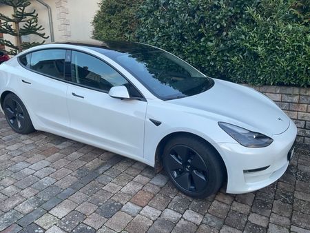 TESLA MODEL 3 tesla-model-3-allradantrieb-mit-dualmotor-long-ran ...