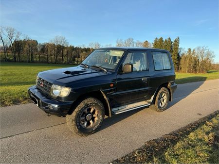 MITSUBISHI PAJERO mitsubishi-pajero-classic-v20 Used - the parking