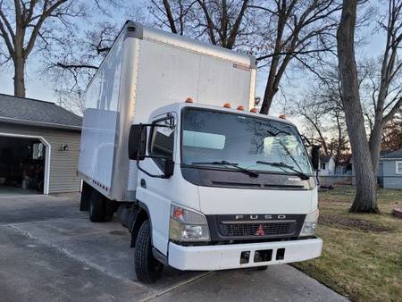 MITSUBISHI FUSO 18 ft mitsubishi fuso box truck Used - the parking