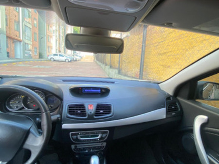 renault fluence interior