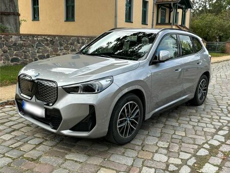 BMW IX1 bmw-ix1-edrive20-m-sport-azv-el-sitze-premium-paket Used - the ...