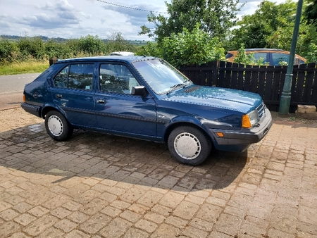VOLVO 340 1989 volvo 340 gl auto Used - the parking