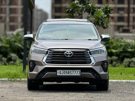 TOYOTA INNOVA 2022 toyota innova crysta zx 2.4 at 7 str Used - the parking